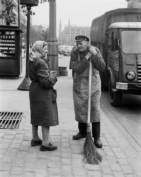 Daily Life In The Warsaw Ghetto Through Rare Photographs 1941 Artofit
