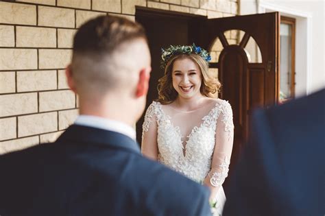 Polały się łzy Gwiazdor disco polo zaśpiewał na własnym weselu VIDEO
