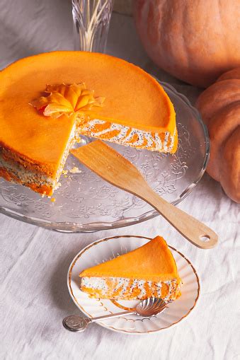 양귀비 씨앗과 오렌지와 잘라 조각과 호박홈 메이드 코티지 치즈와 호박 줄무늬 캐서롤 가을에 대한 스톡 사진 및 기타 이미지 가을 가정 생활 건강한 생활방식 Istock