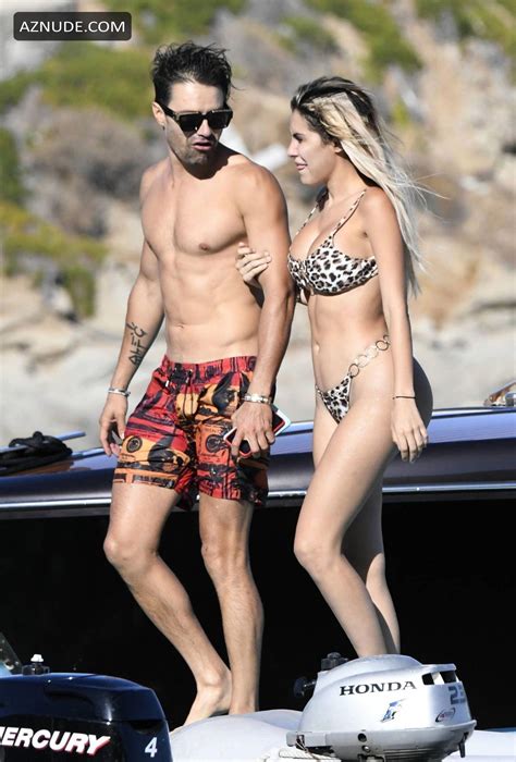 Alexa Dellanos Spotted On Sun Drenched Holiday At The Beach With Alec