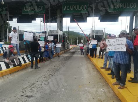 Toman La Caseta De Palo Blanco Padres Que Piden Maestros En Tecoanapa Y