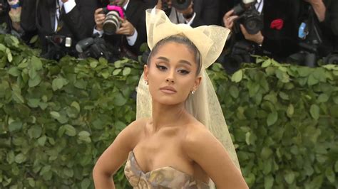 Ein Jahr nach Manchester Anschlag Ariana Grande rührt Fans mit Tattoo
