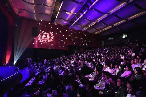 北京电影学院举行2020 2021学年优秀学生奖颁奖典礼人民中国赵佳欣