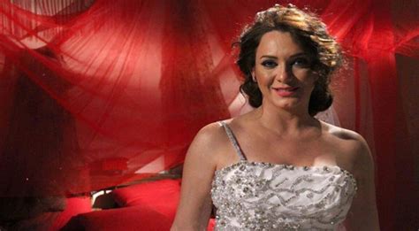 سلاف فواخرجي تنفي انفصالها عن زوجها إرم نيوز