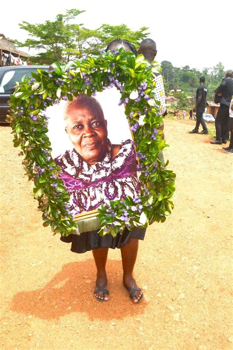 En images les obsèques de la maman de Gaëlle Enganamouit en présence de Samuel Eto o