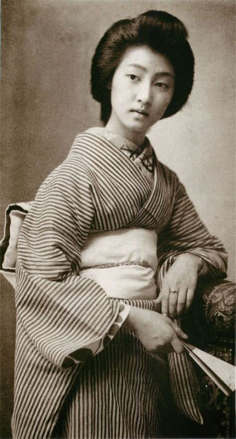 絵葉書の女性（明治43年消印、明治時代の美人ランキング） 大正 美人 古い写真 写真