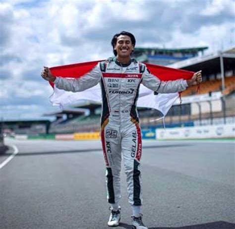 √ Biodata Sean Gelael Agama Keluarga Pacar Fakta Dan Karir Lyceumid