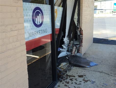 Car Crashes Into Window Of West Jackson Business Wbbj Tv
