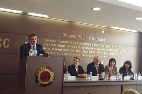 УНСС Ректорът връчи сертификати на победителите в Националното състезание по финанси и