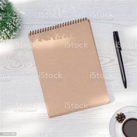 소원 목표 또는 목록을 할 수 있는 전자 필기장을 비웁니다 12월에 대한 스톡 사진 및 기타 이미지 12월 개념 개념과