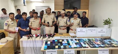 Mobile Theft Racket Madhapur Police Arrest One Person 564 Smartphones