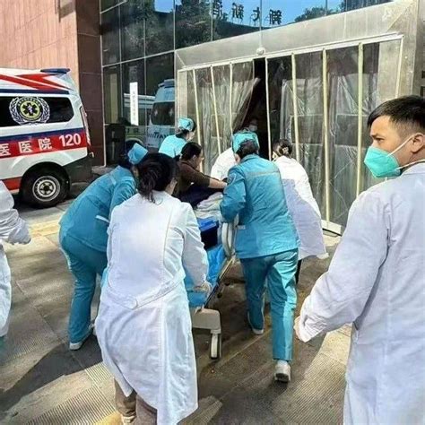 惊险！化州一人因这个原因命悬一线，上演生死竞速！市人民医院抢救患者