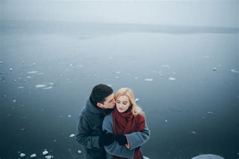 Hermosa Joven Pareja Feliz Foto Gratis