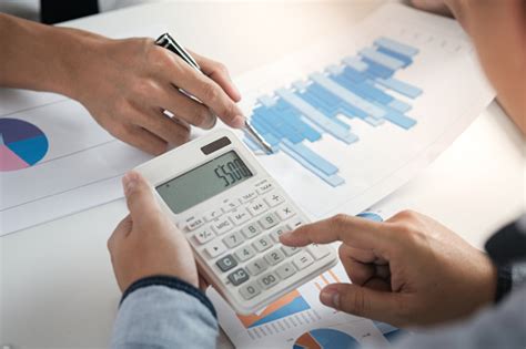 비즈니스 사람들 회의 디자인 아이디어 전문 투자자 작업 새로운 시작 프로젝트 개념 사무실에서의 비즈니스 계획 계약서에 대한 스톡 사진 및 기타 이미지 Istock