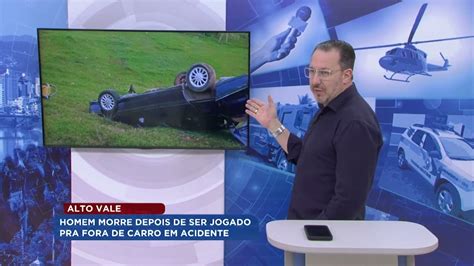 Homem Morre Depois De Ser Jogado Para Fora De Carro Em Acidente