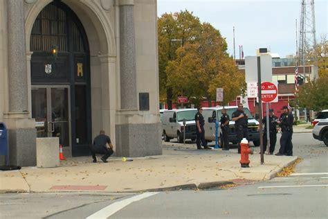 Tpd Police Shoot Suspect In Downtown Toledo No Officers Injured