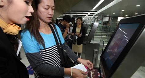 Machines Will Cut Airport Queues