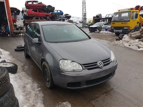 Фолсваген голф 5 1.6 гр. Перник Красно село • OLX.bg