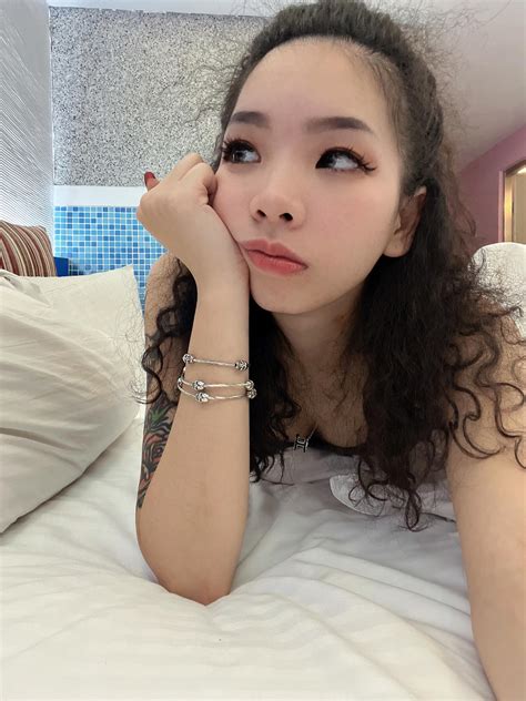 有沒有中壢的女性喜歡偶爾小酌一杯聊聊天的？每次想喝一杯想講只有女性才能有共鳴的話題真的是找不到人耶例如我燙了一個女人才懂的拉美卷被身邊的