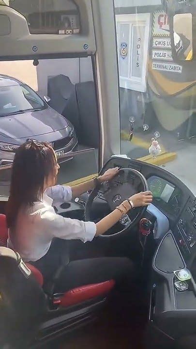 девушка водитель автобуса в Турции Автобус Минивэн