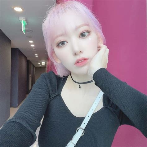 30 Photos That Prove Izones Sakura With Pink Hair Is A Cultural