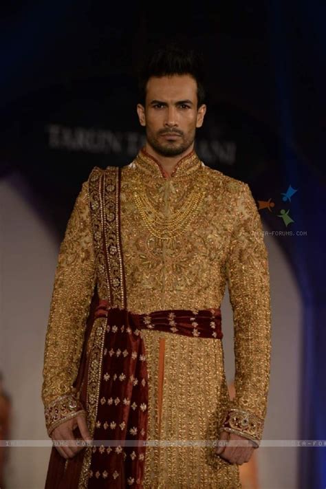 Asif Azim Walks The Ramp At Tarun Tahilianis Azva Show In Hyderabad