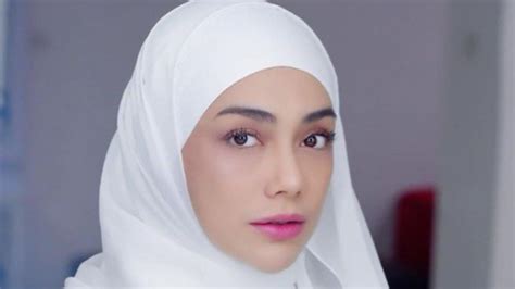 Momen Celine Evangelista Ikut Kajian Ustaz Hanan Attaki Anggun