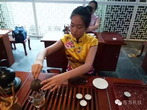 修齐礼仪优雅体态淑女礼仪培训班圆满结束