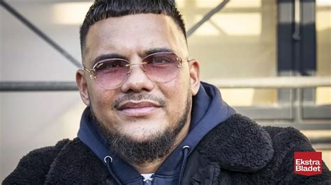 Se Hele Videoen Her Går Dansk Rapper Amok På Ekstra Bladet Danmark