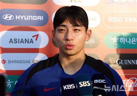 인터뷰 하는 이현주