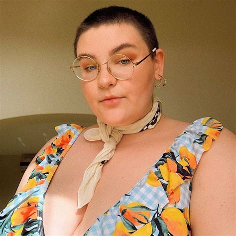 Buzzed Head Bald Girl Female Shaved Head Hair Ideas Bald Girl Super