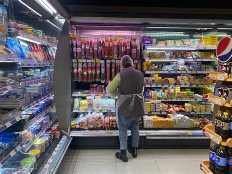 Олівє без ковбаси а святковий стіл без мясної та сирної нарізки