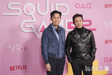 李政宰和李秉宪同框合影，剧中主演们在洛杉矶齐聚一堂宣传活动鱿鱼