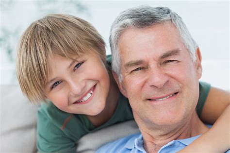 손자 껴안기 조부 인물 사진 0명에 대한 스톡 사진 및 기타 이미지 0명 사진 이미지 수평 구성 Istock