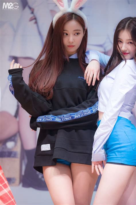 Pin En Yeonwoo