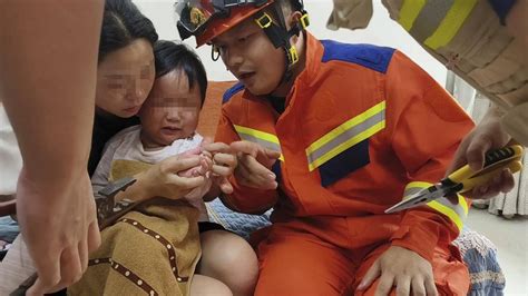 又有儿童手指被卡！今年以来孝感消防处理儿童被卡警情27起女童救援人员