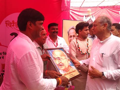 Cm Gehlot Inquired About The Activities Of Peace And Non Violence