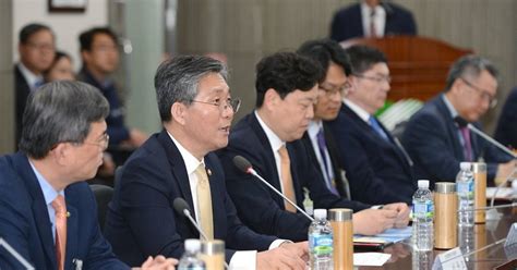 성윤모 장관 원전해체 산업 육성 위한 간담회 주재