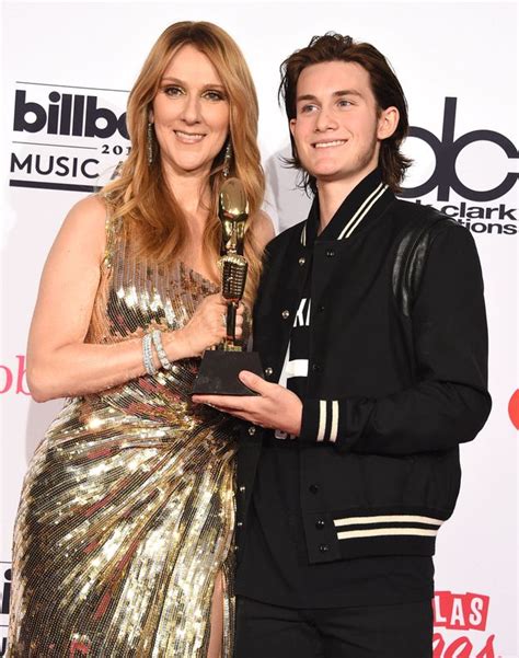 Celine Dion Pokaza A Wi Teczne Zdj Cie Z Synami Pudelek