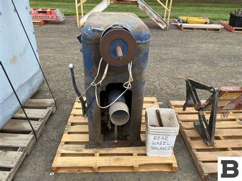 Bear Dy Namic Wheel Balancer Booker Auction Company