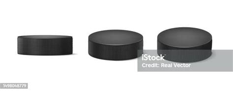 현실적인 벡터 아이콘입니다 하키 퍽 세트는 전면 측면 및 평면도인 경우 흰색 배경에 분리되어 있습니다 스포츠 배너에 대한 토너먼트 디자인 요소 3차원 형태에 대한 스톡 벡터