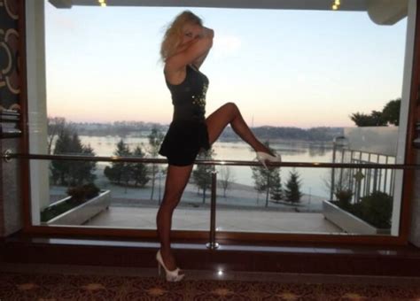 blonde hotwife posig in the hotel lobby kar0