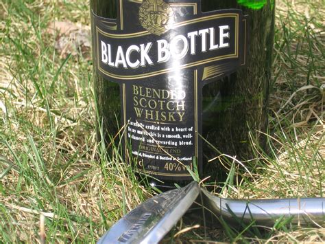 Jason's Scotch Whisky Reviews: Review: Black Bottle Blended Scotch Whisky
