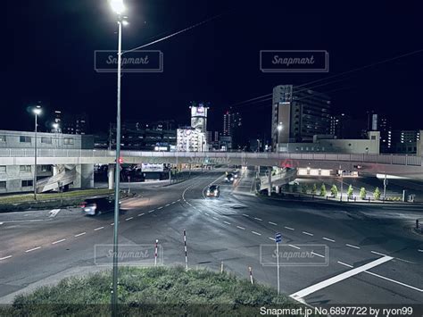 深夜の歩道橋の写真画像素材 Snapmartスナップマート