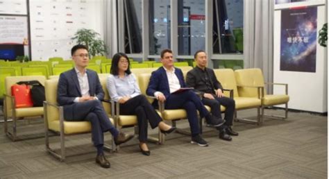 中欧数字协会创始人兼主席luigi Gambardella（鲁乙己）与王叁寿共议数字经济发展tom资讯