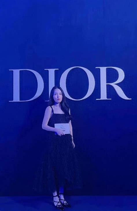 李咏女儿真实颜值曝光，国内首秀生图普通，侧脸却像极了郭碧婷 Nestia