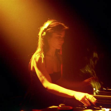 Nini 2 · Artist Profile