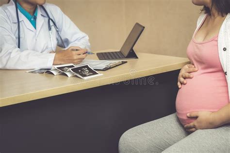 Pregnant Woman And Gynecologist Doctor At Hospital Stock Image Image