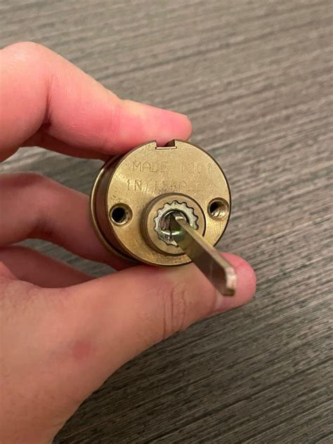 Mul T Lock 橫閂鎖膽 Deadbolt Cyclinder 傢俬＆家居 保安及門鎖 門鎖、門、閘 Carousell