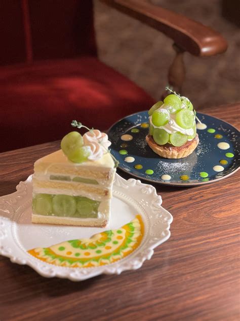 シャインマスカット のcake 【シャイン12ショート】 【シャインマスカットの レアチーズタルト】 始まりました！ 💚 💚 💚 大粒の皮が